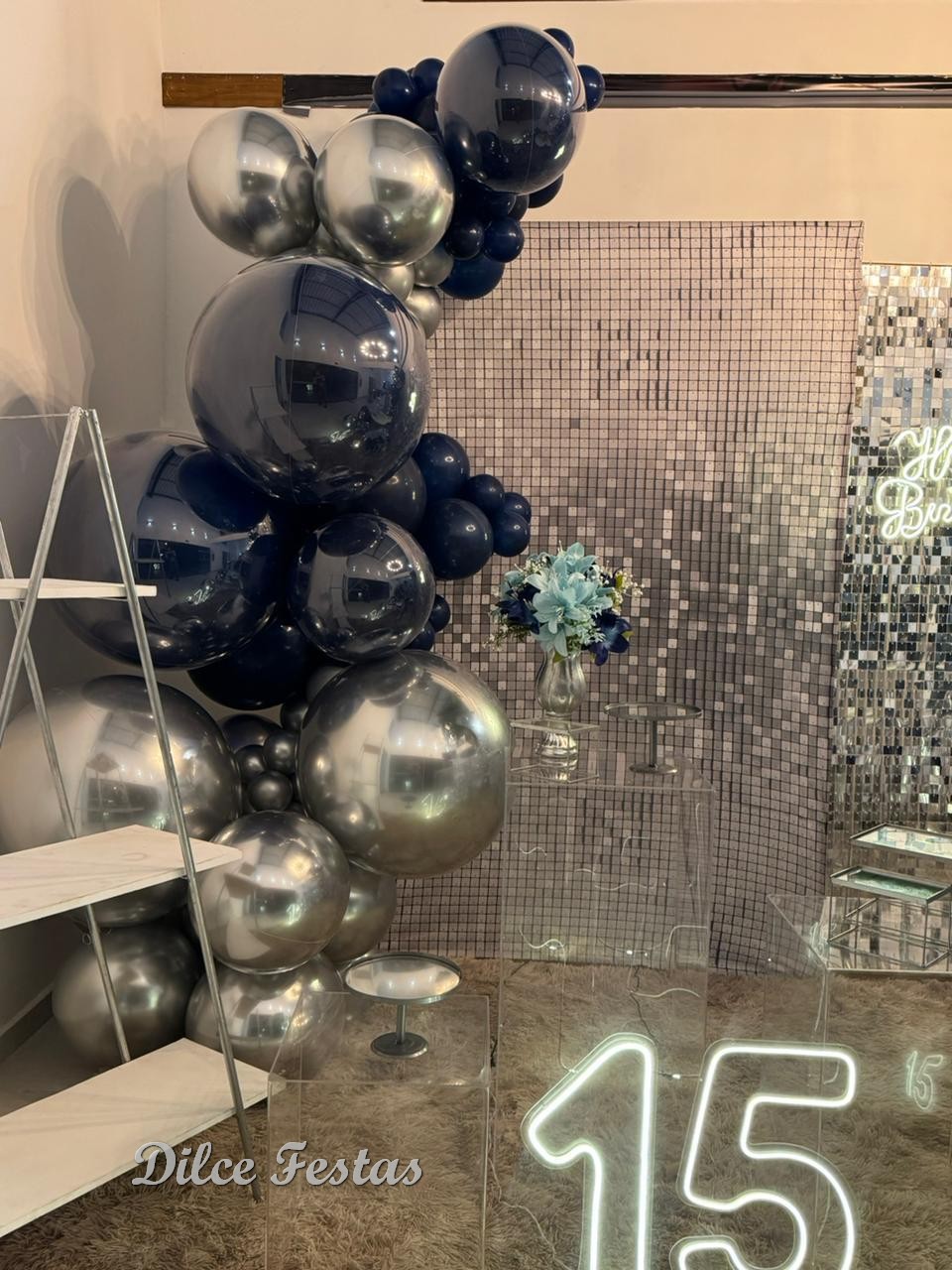 15 Anos Glitter Prata – Adulto – Decoração em Balões com Arco Orgânico ...